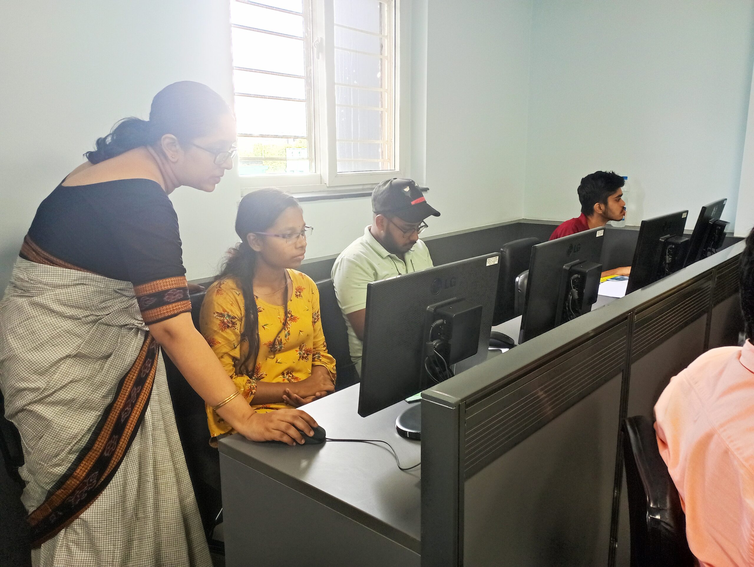 A 2-day hands–on workshop on VHDL-A paradigm language to simulate the ...