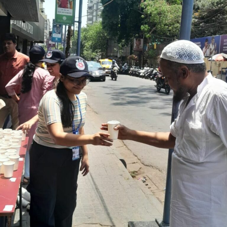 Kolkata Hindi News Online coverage of Project, ‘Thirst Aid- Pipasa’: Free Glucon-D distribution ...